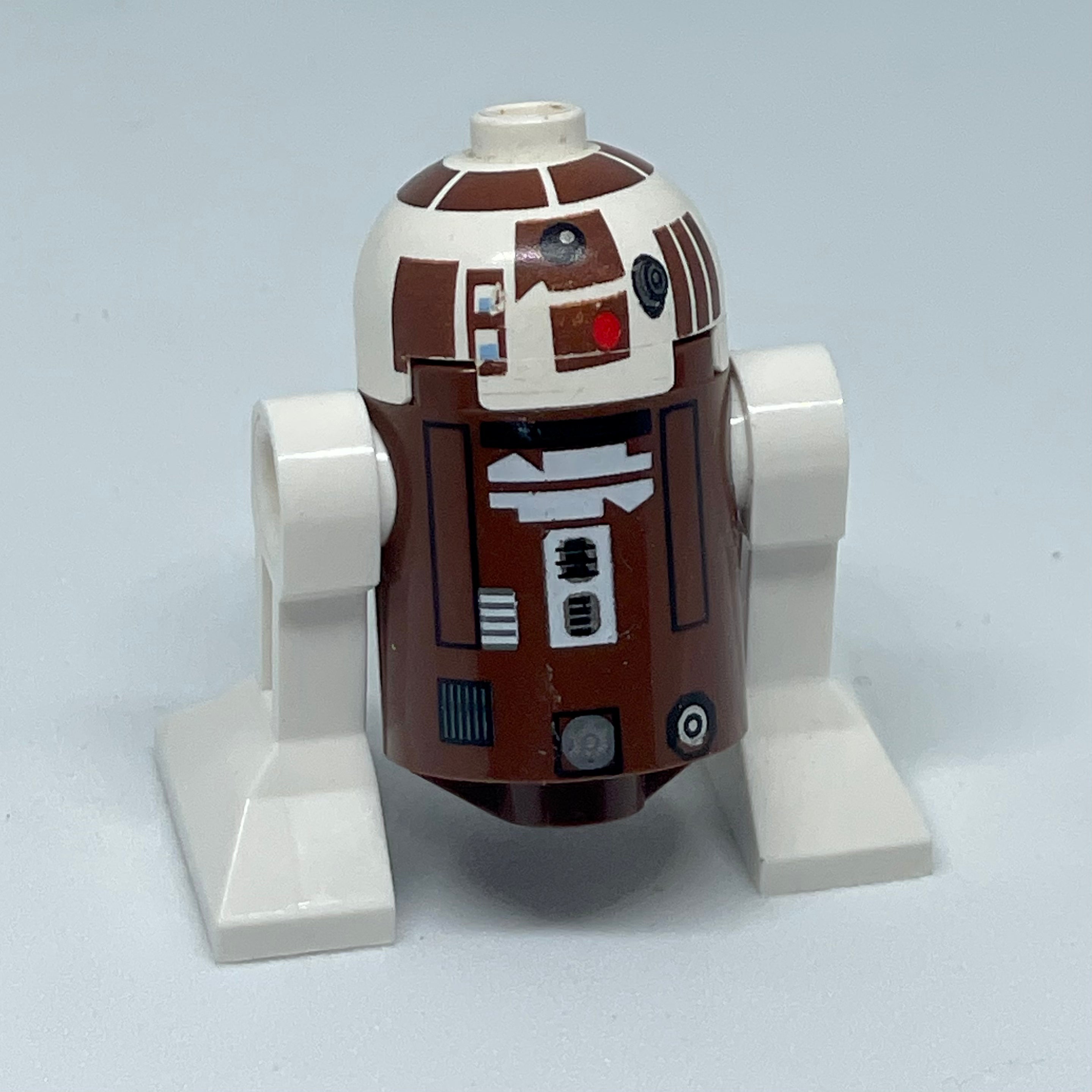 Astromech Droid, R7-D4 – Bricks & Minifigs San Antonio